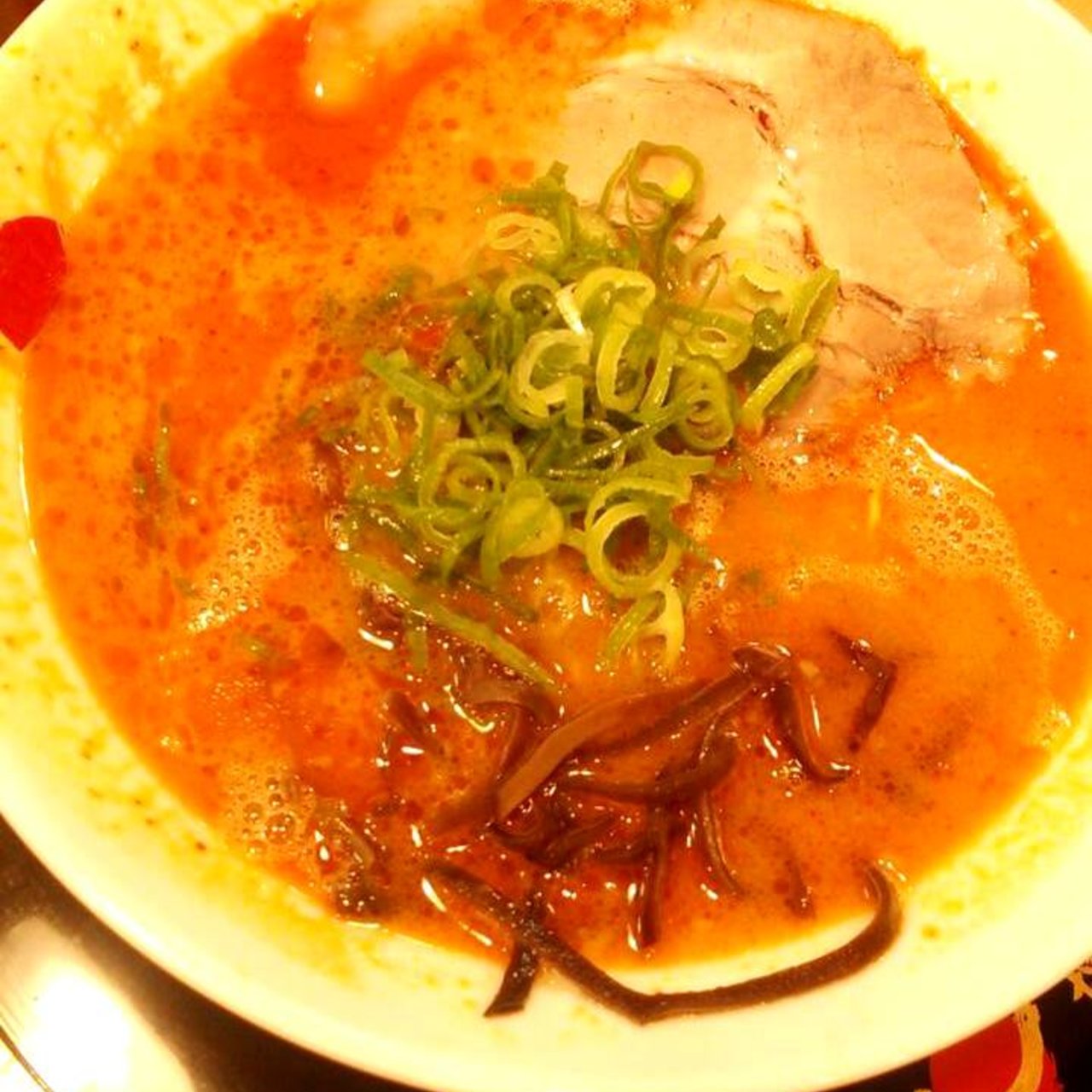 赤ラーメン(博多 一幸舎 エキマルシェ大阪店 （ハカタイッコウシャ）)の口コミ一覧 | おいしい一皿が集まるグルメコミュニティサービス「SARAH」