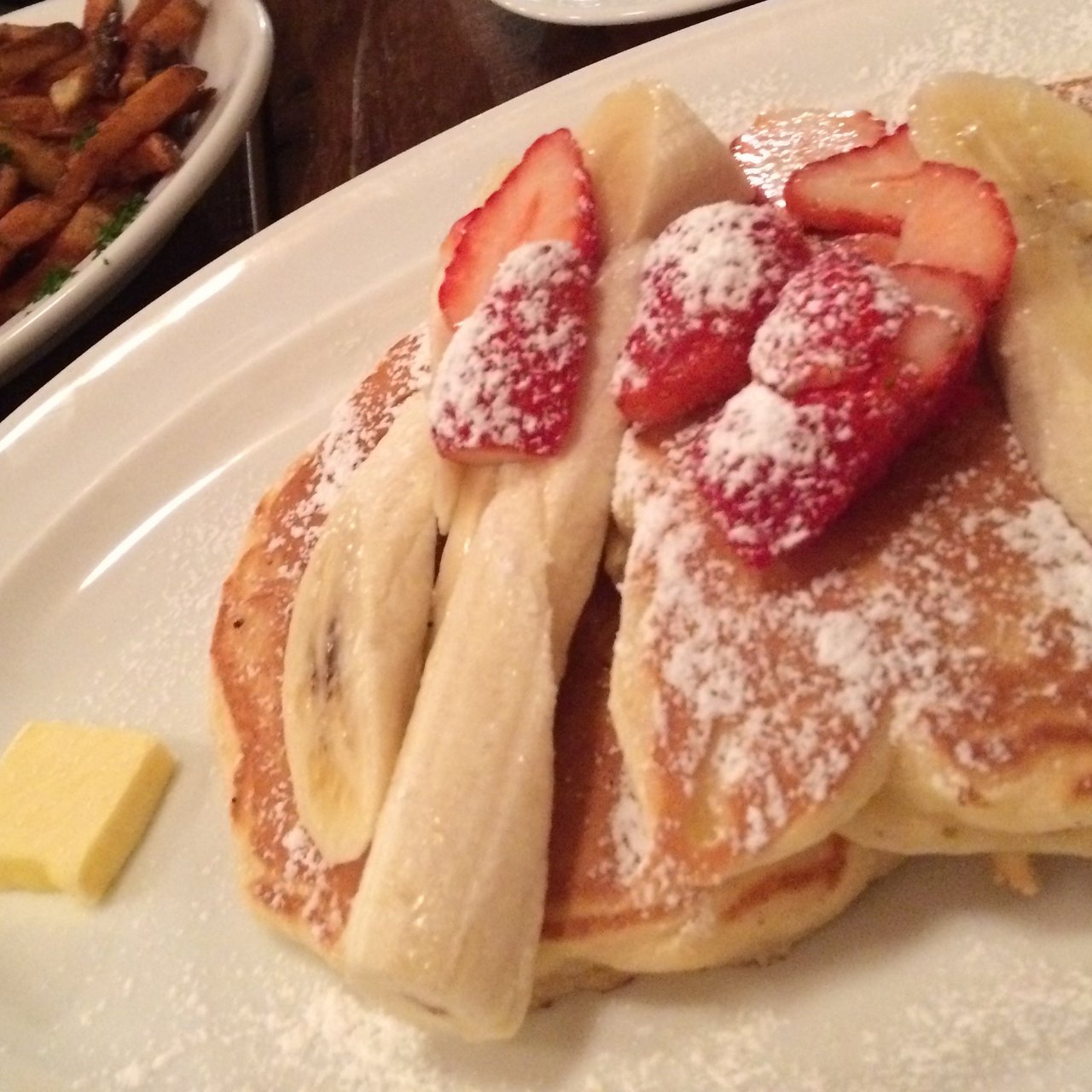 PANCAKESサワークリームパンケーキ 苺とバナナをのせて(バビーズ ランドマークプラザ （Bubby's）)の口コミ一覧 | おいしい！が ...