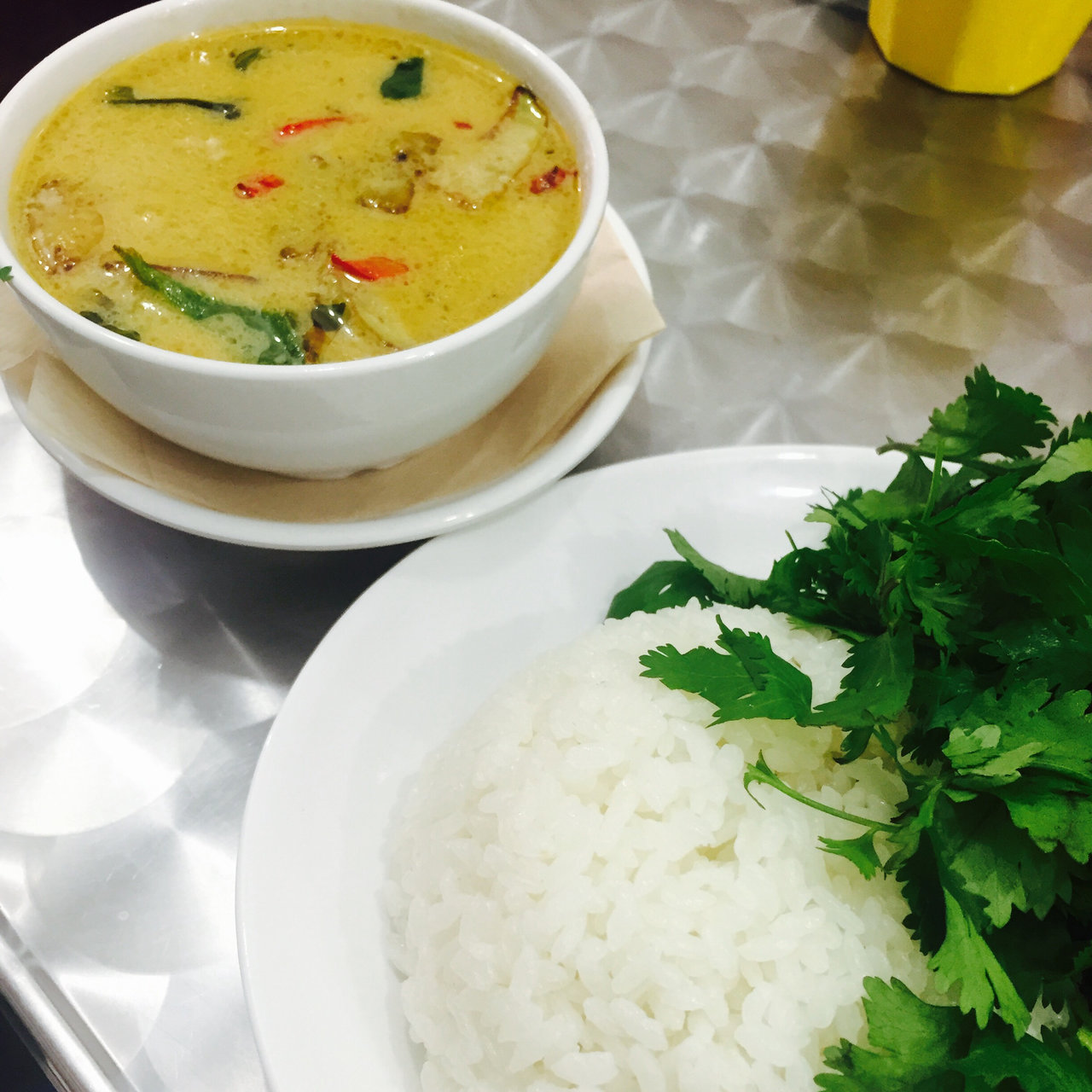 鶏肉のココナッツカレー パクチー増し(アジアン食堂 Pakchee （パクチー）)の口コミ一覧 | おいしい！が増えるグルメアプリ「SARAH」