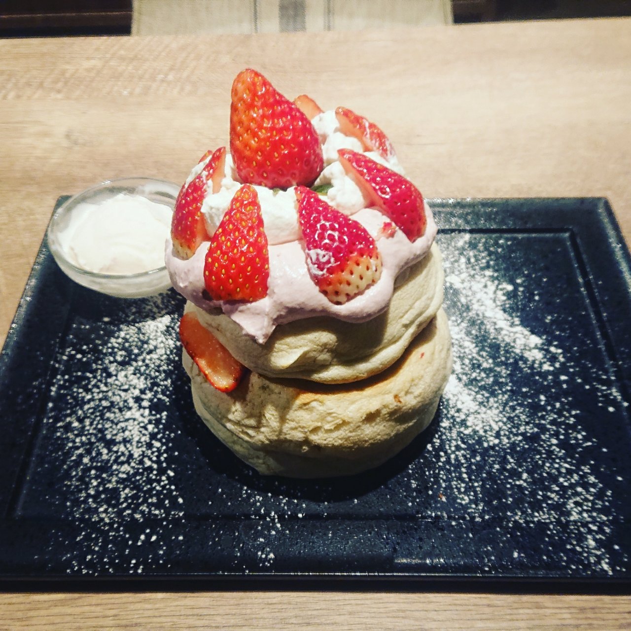 ベリーソース&いちごアイス フレッシュないちごもたっぷりなリズラボパンケーキ(Riz Labo Kitchen)の口コミ一覧 | おいしい！が ...