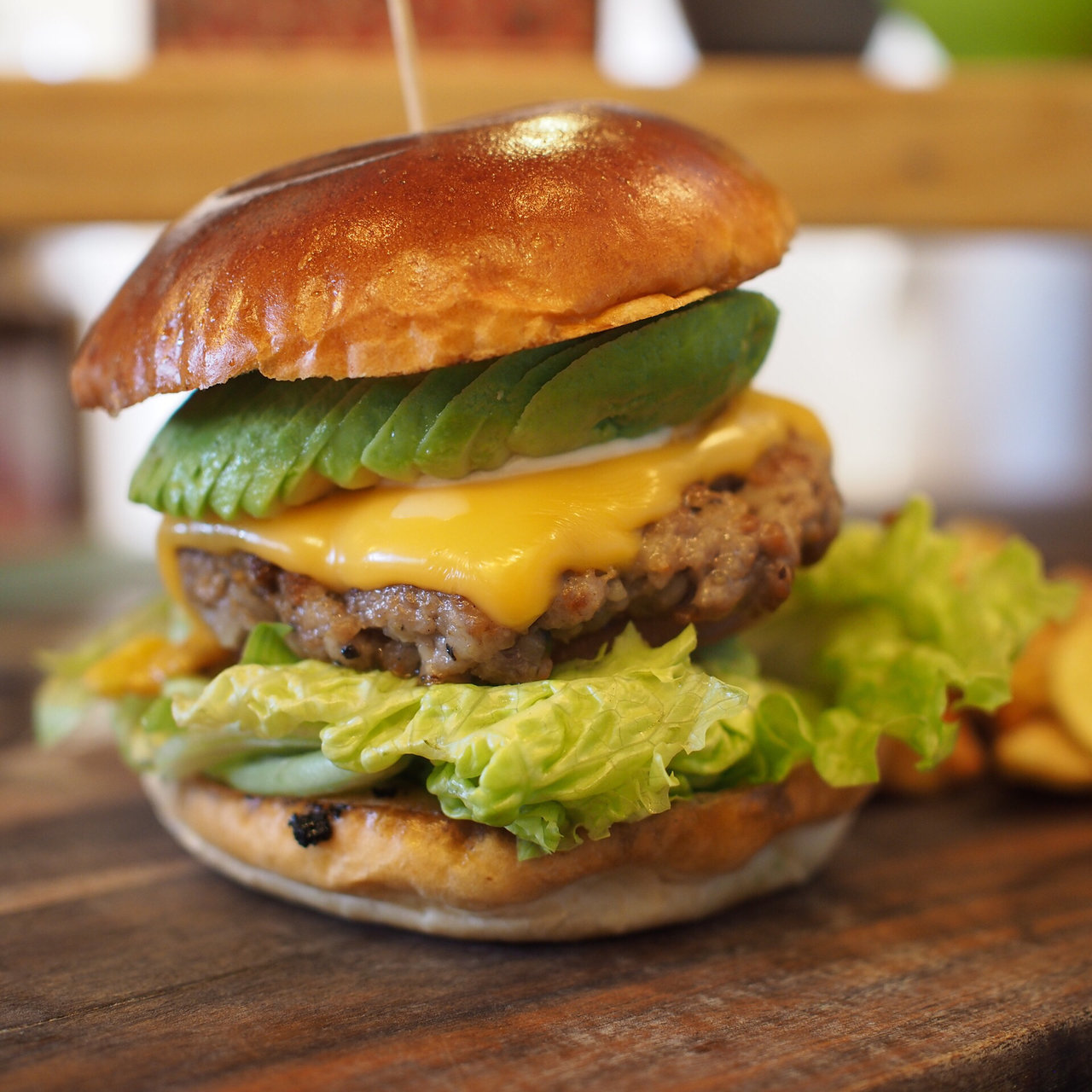 アボカドチーズバーガー(ガクヤバーガー （GAKUYA BURGER）)の口コミ一覧 | おいしい！が増えるグルメアプリ「SARAH」