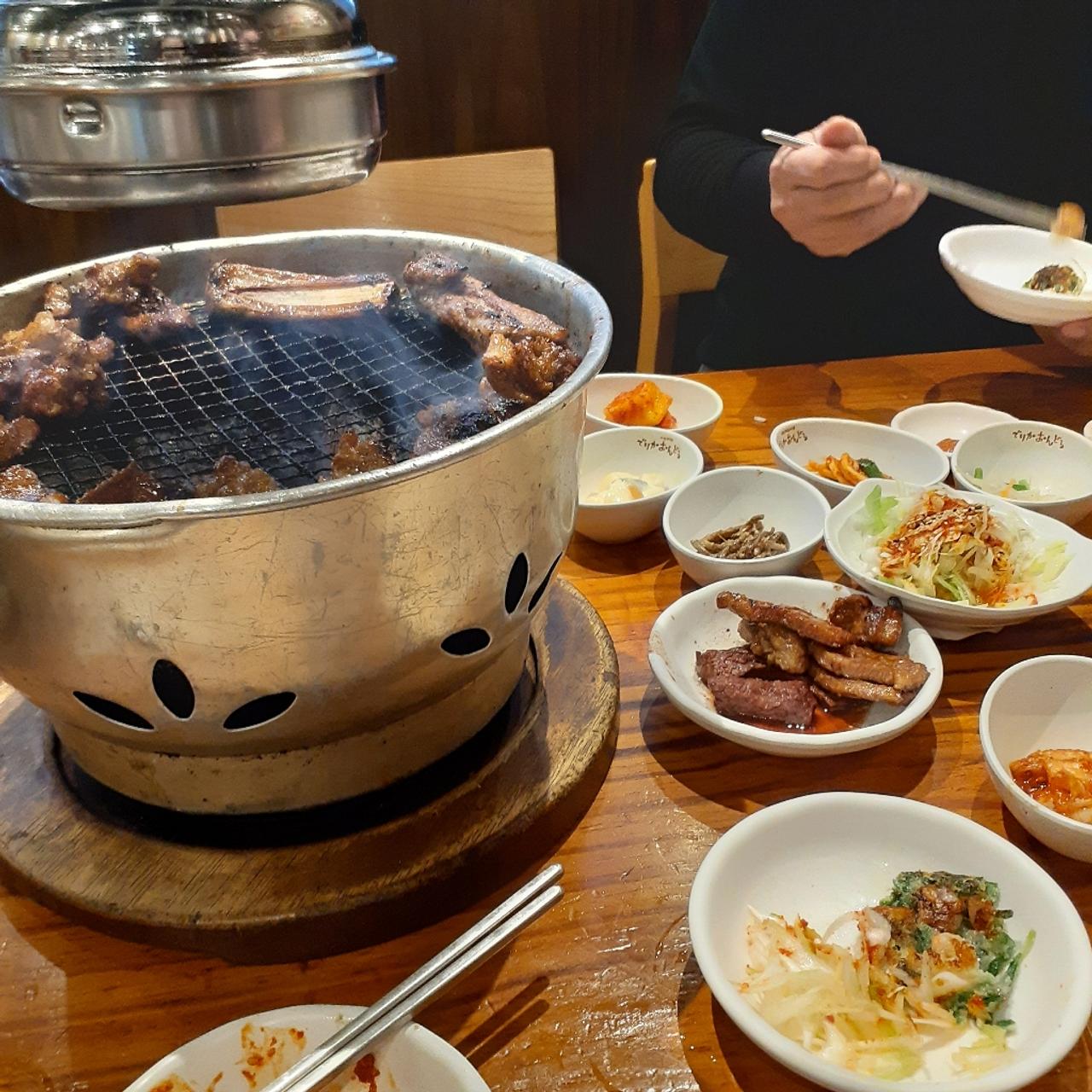 骨付き豚カルビ(でりかおんどる 1号店(本店))の口コミ一覧 | おいしい！が増えるグルメアプリ「SARAH」