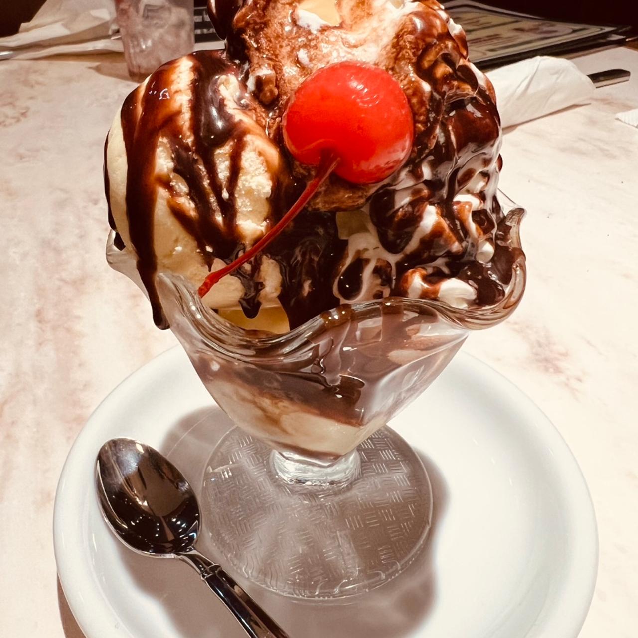 チョコレートサンデー(Hey's Diner)の口コミ一覧 | おいしい！が増えるグルメアプリ「SARAH」