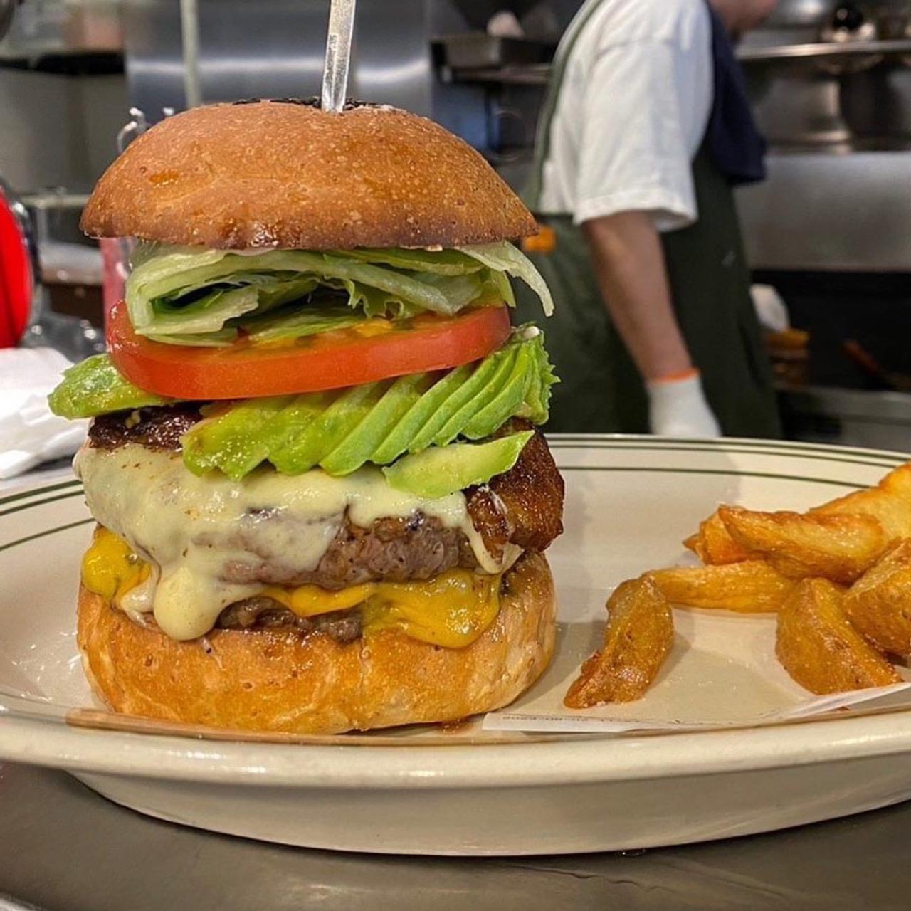 ダブルチーズバーガー アボガド(マンチズ バーガー シャック （MUNCH'S BURGER SHACK）)の口コミ一覧 | おいしい！が ...
