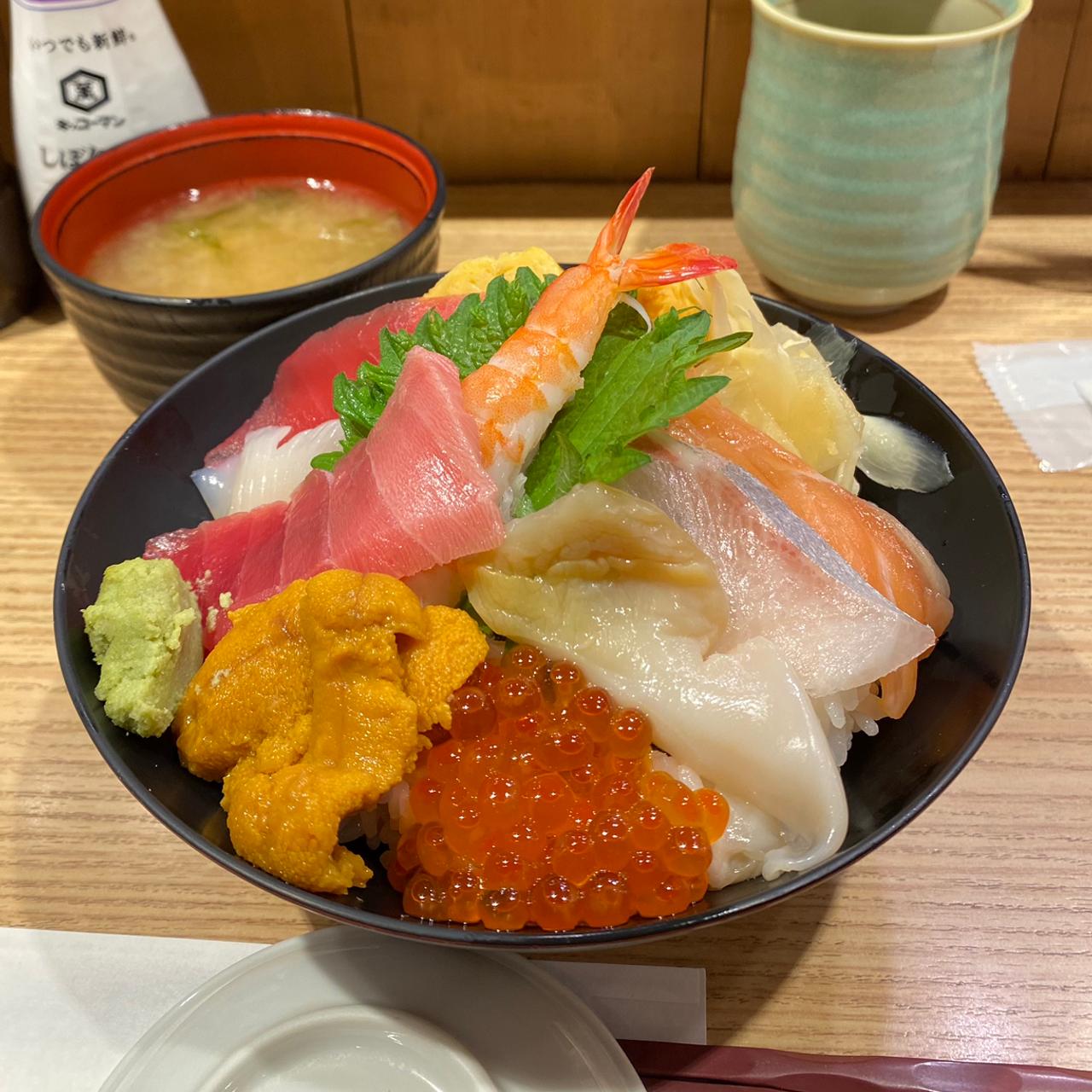 海鮮丼(築地魚河岸まぐろ一代 ecute上野店)の口コミ一覧 | おいしい！が増えるグルメアプリ「SARAH」