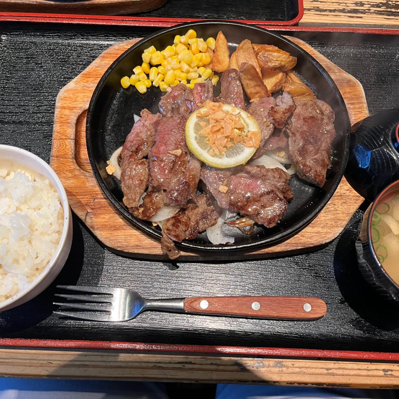 旨タマ牛カットステーキ(約230g)ランチ(たまやん)の口コミ一覧 | おいしい！が増えるグルメアプリ「SARAH」