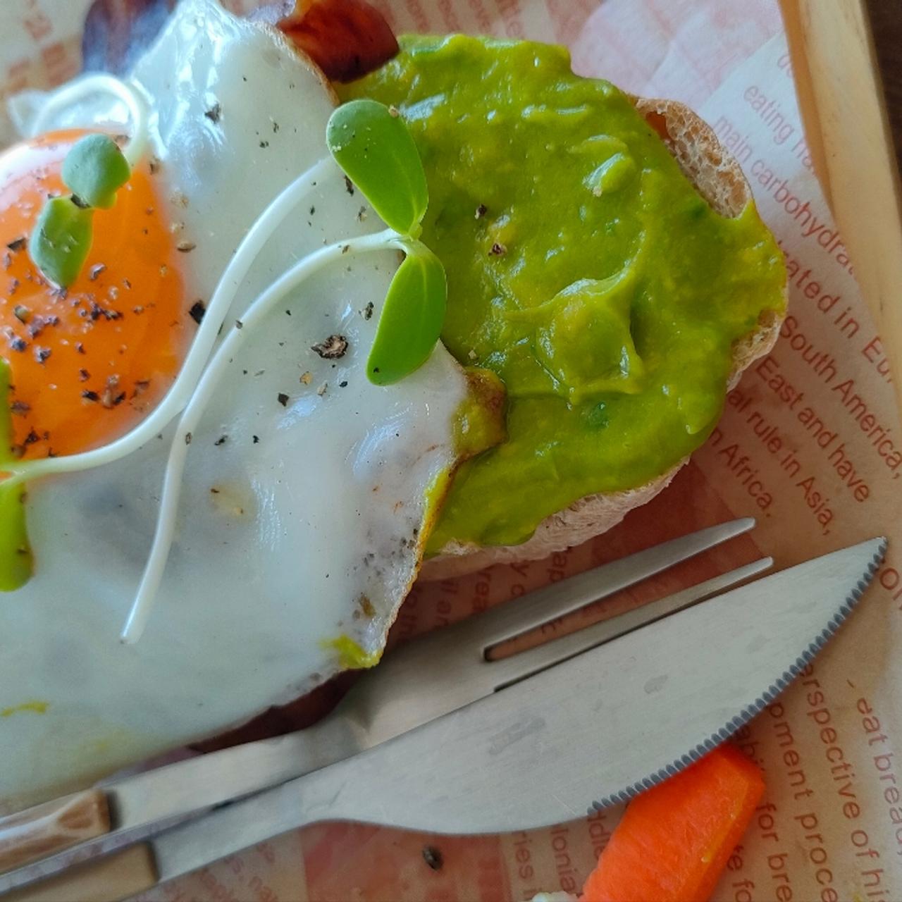 avo smash toast(Cactus Cafe & Beach Bar)の口コミ一覧 | おいしい！が増えるグルメアプリ「SARAH」