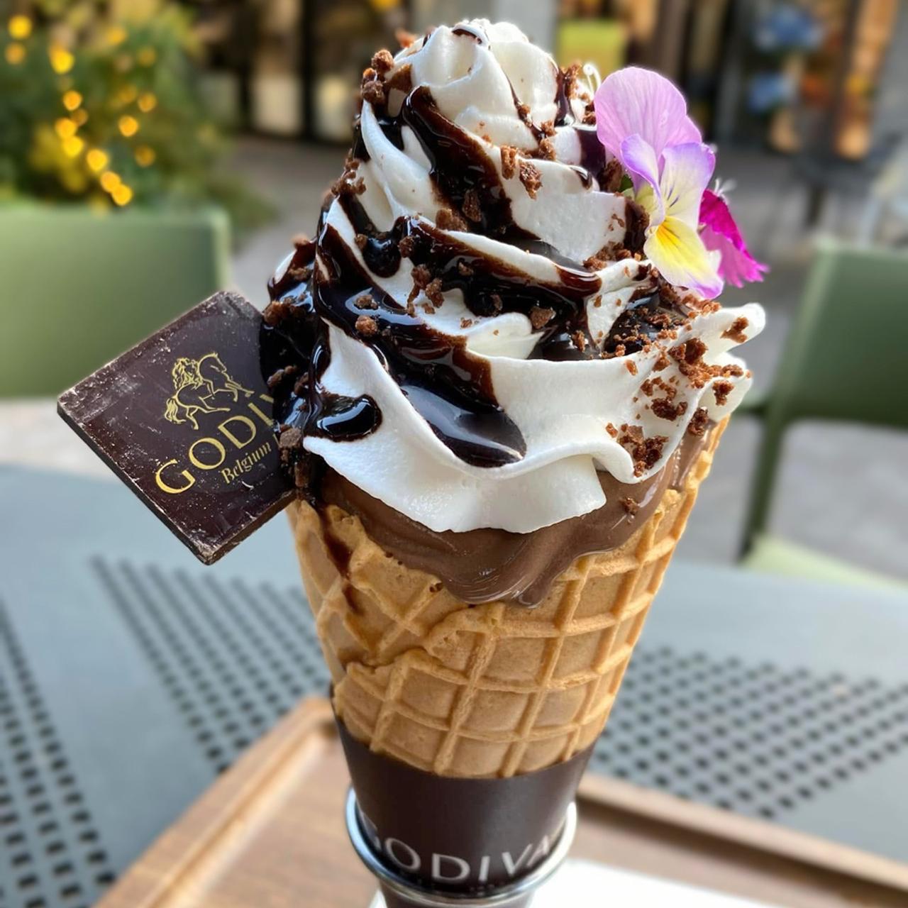 フラワーパフェソフトクリーム(GODIVA café ジ アウトレット湘南平塚)の口コミ一覧 | おいしい！が増えるグルメアプリ「SARAH」